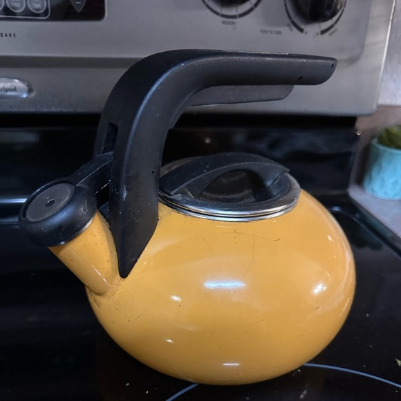 KitchenAid | Kitchen | Vintage Style Kitchenaide Yellow Tea Pot Or Tea ...